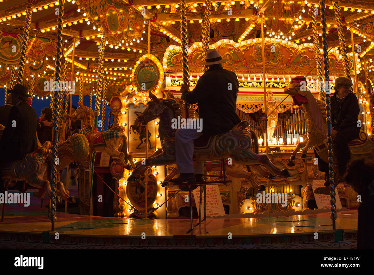 Fairground Lights Night Stock Photos & Fairground Lights Night Stock ...