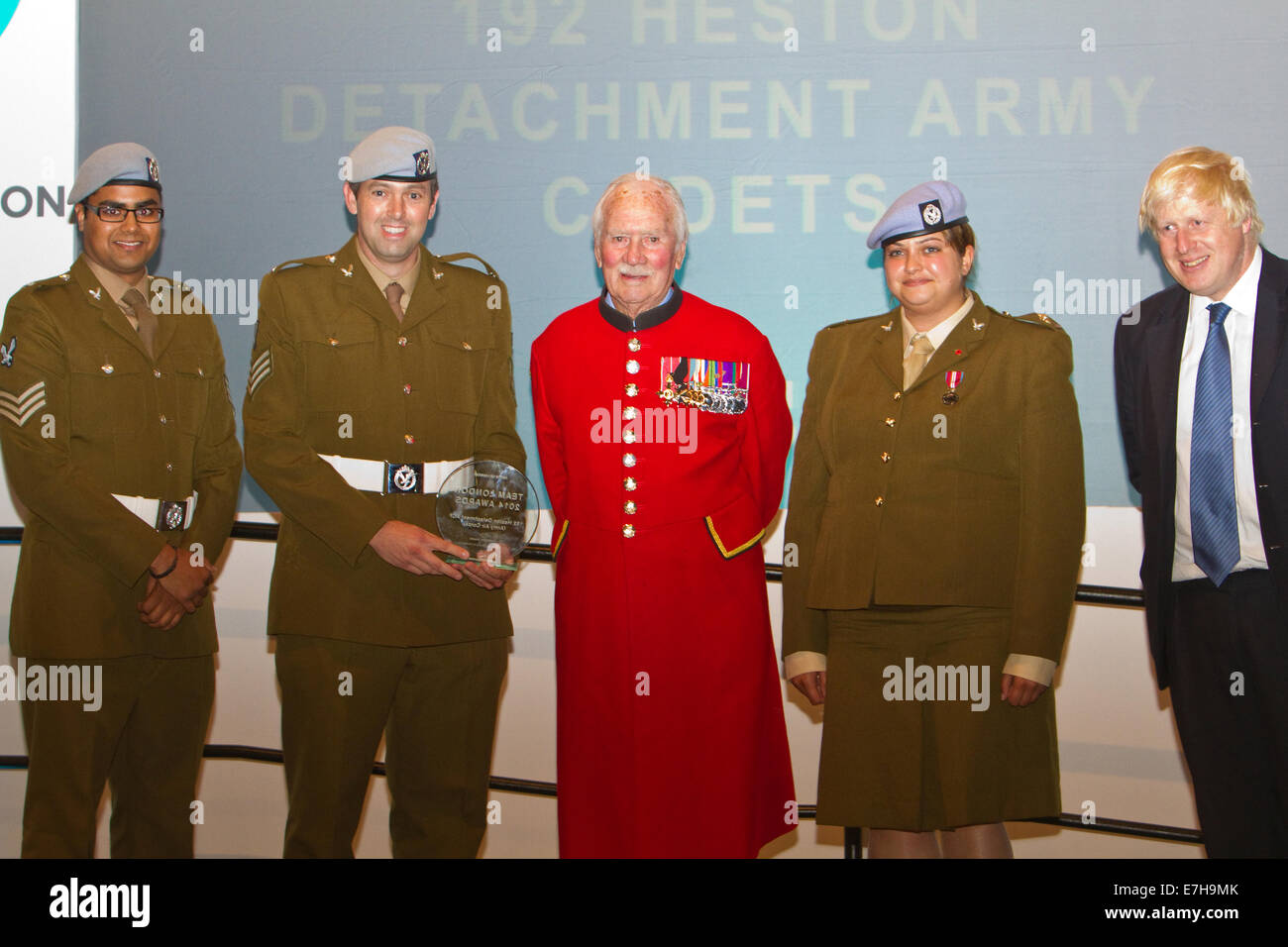 Boris Johnson poses with a Chelsea Pensioner and the 192 Heston ...