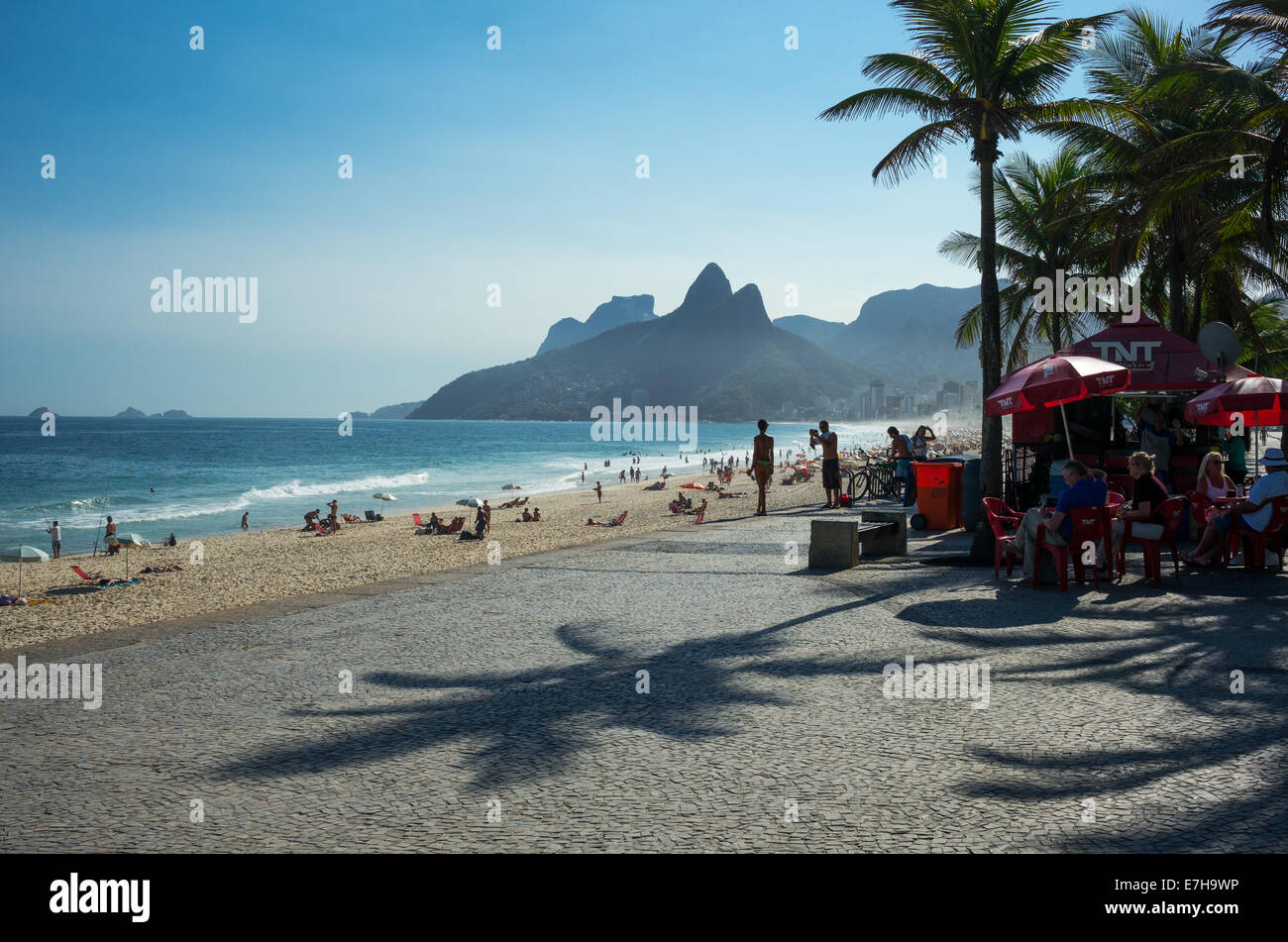 Brazil, Rio De Janeiro, people on the Ipanema beach Stock Photo - Alamy