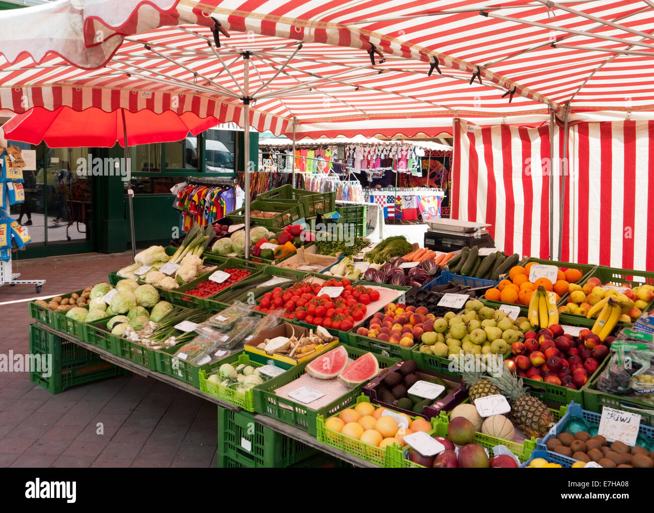 Fruit and vegetables stall at Naschmarkt, the most famous market in ...