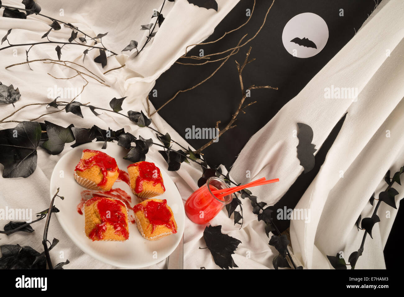 Spooky table decoration with Halloween kid party food Stock Photo - Alamy