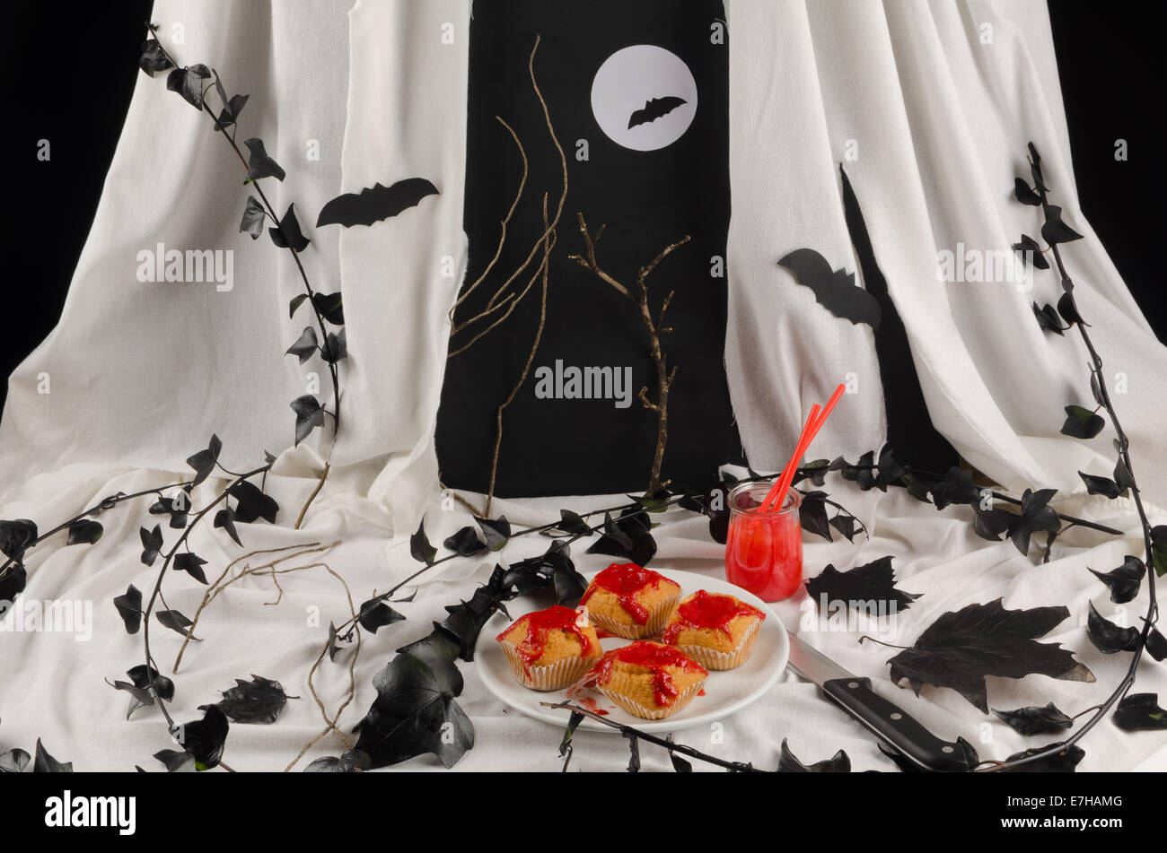 Spooky table decoration with Halloween kid party food Stock Photo - Alamy