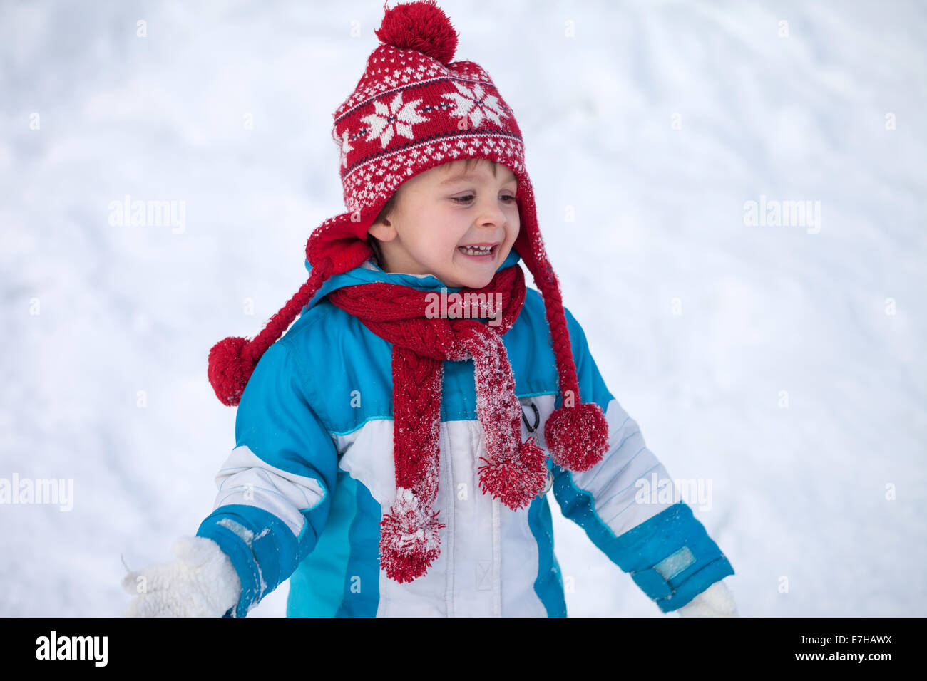 Little boy in the snow Stock Photo - Alamy