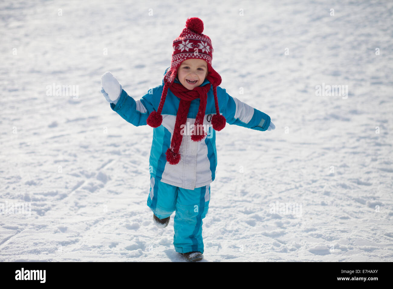 Little boy in the snow Stock Photo - Alamy