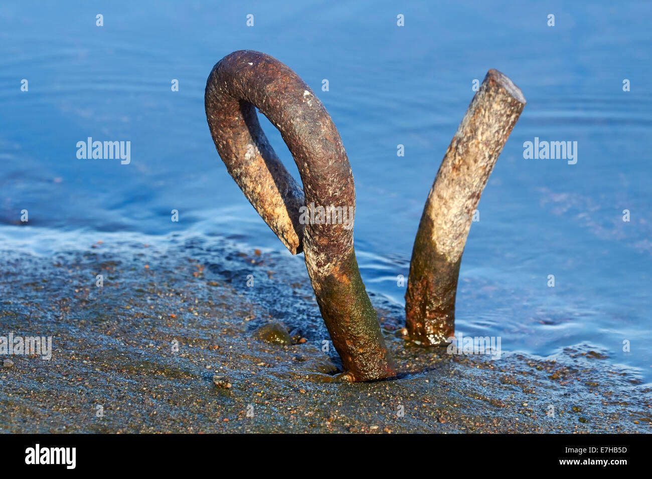 Mooring ring hi-res stock photography and images - Alamy