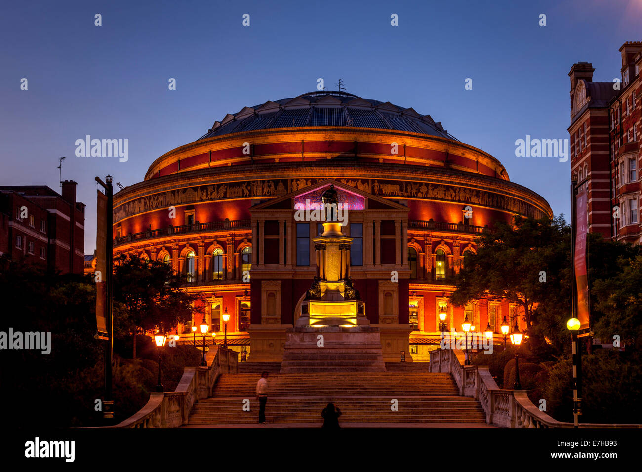 Royal albert hall night hi-res stock photography and images - Alamy