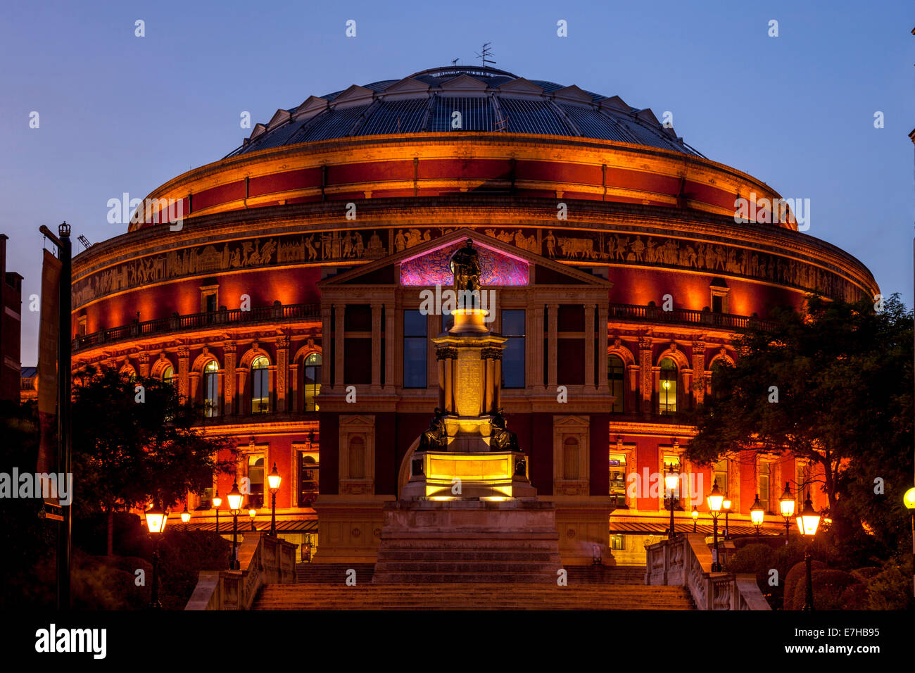 Royal albert hall exterior hi-res stock photography and images - Alamy