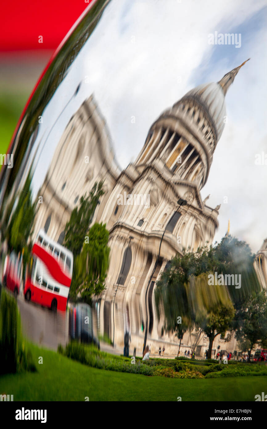 A Reflection of St Paul's Cathedral, London, England Stock Photo - Alamy