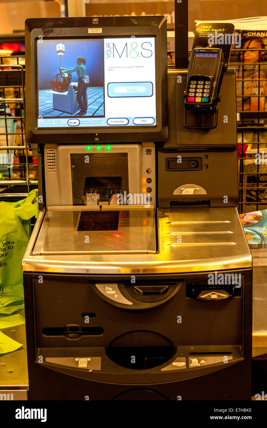 Self service checkout hi-res stock photography and images - Alamy