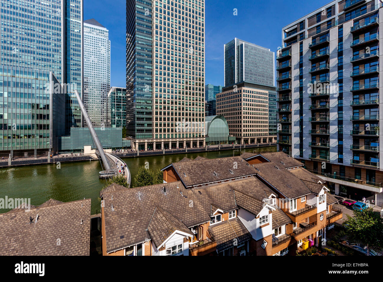 Canary Wharf and South Quay Footbridge, London, England Stock Photo - Alamy