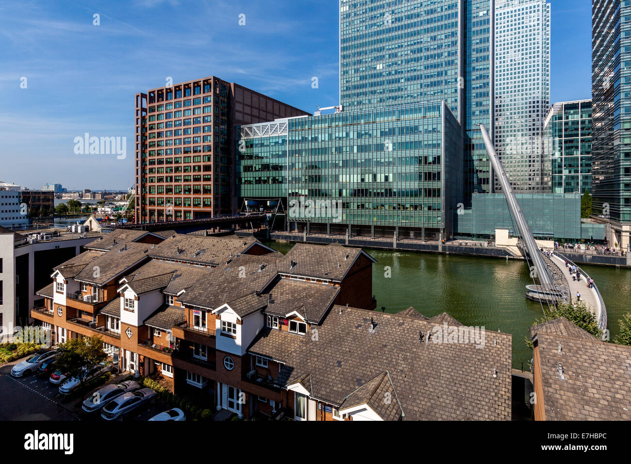 Canary Wharf and South Quay Footbridge, London, England Stock Photo - Alamy