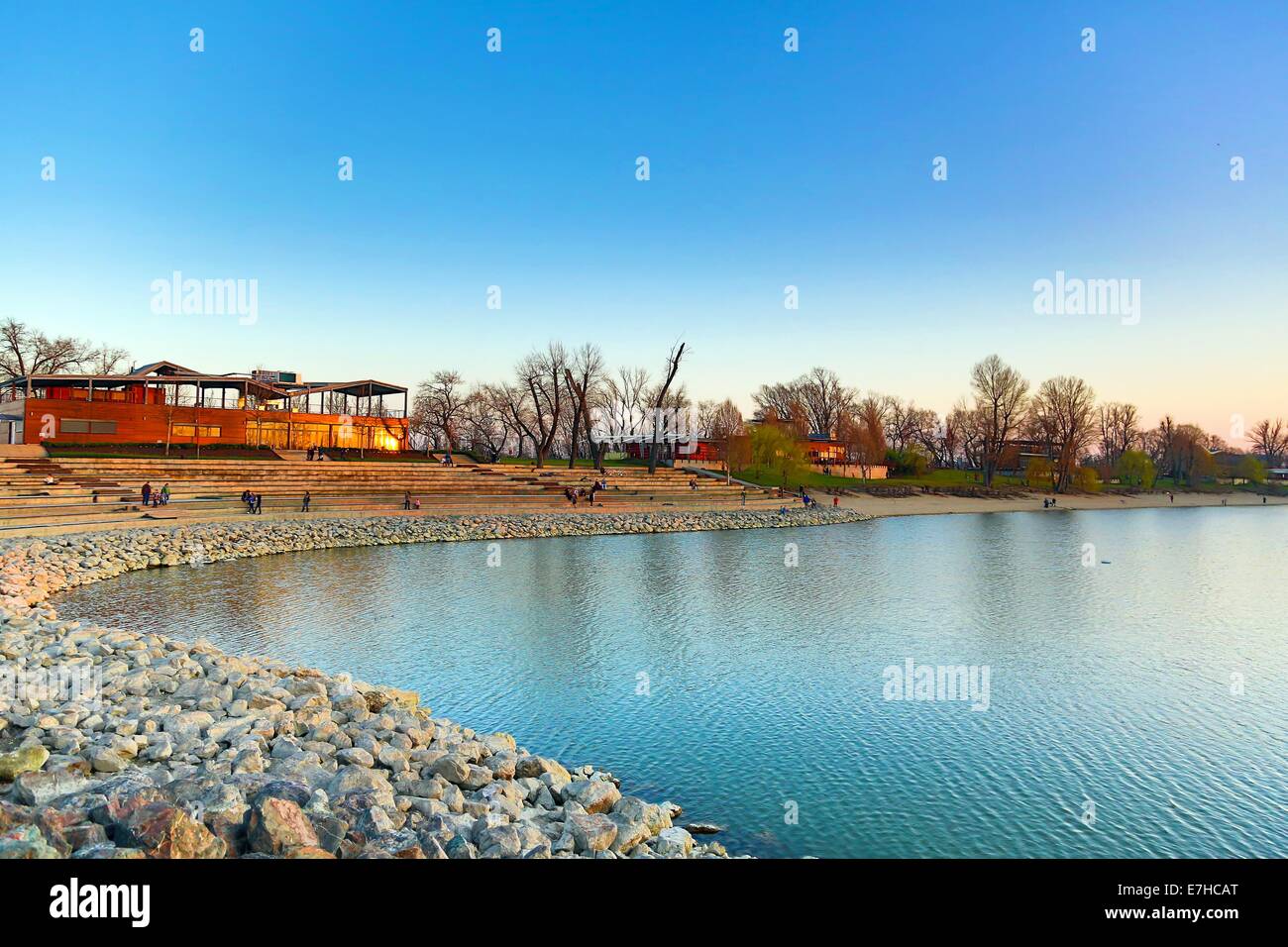Lakeside cabin hi-res stock photography and images - Alamy