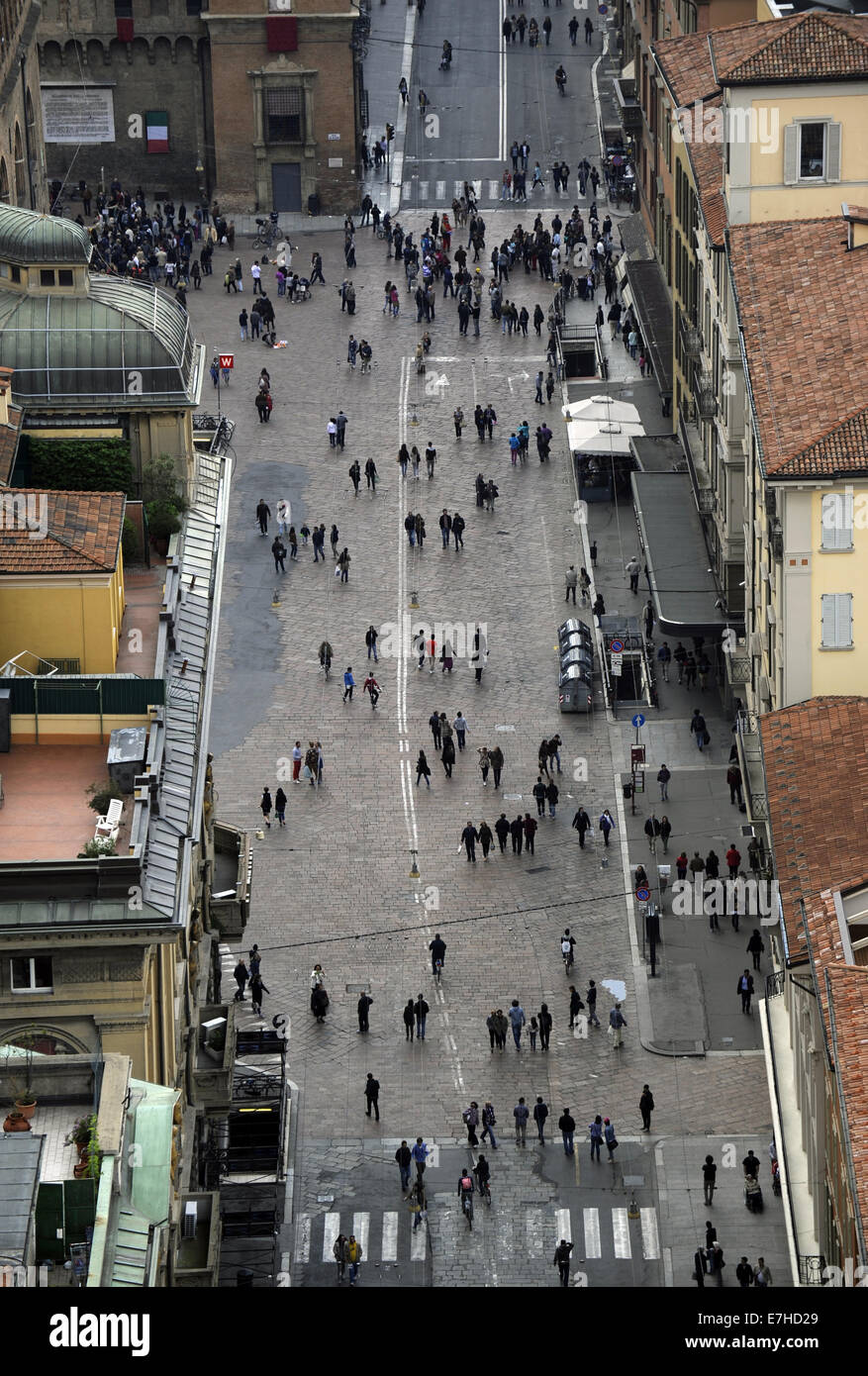 Town square italy hi-res stock photography and images - Alamy