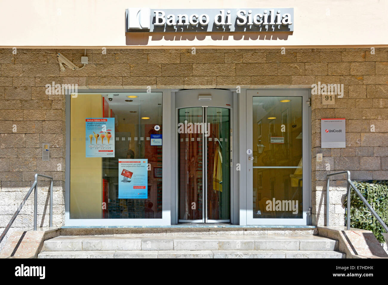 Sign on doors branch hi-res stock photography and images - Alamy