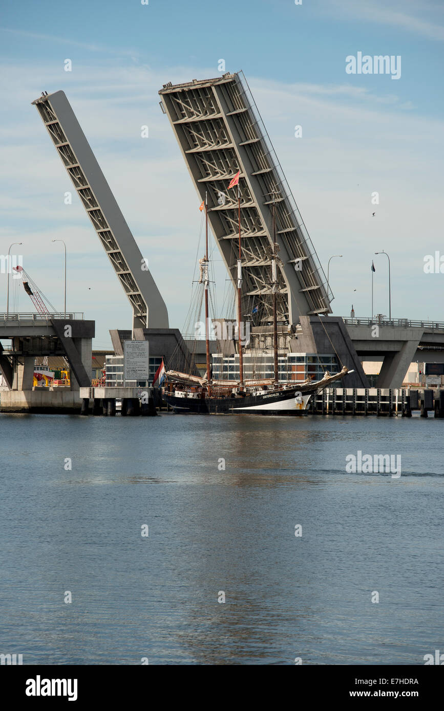 Tom diver derrick bridge hi-res stock photography and images - Alamy