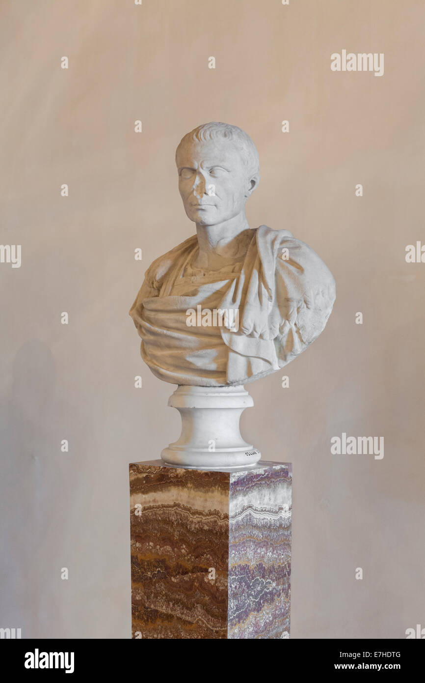 Portrait of julius caesar hi-res stock photography and images - Alamy