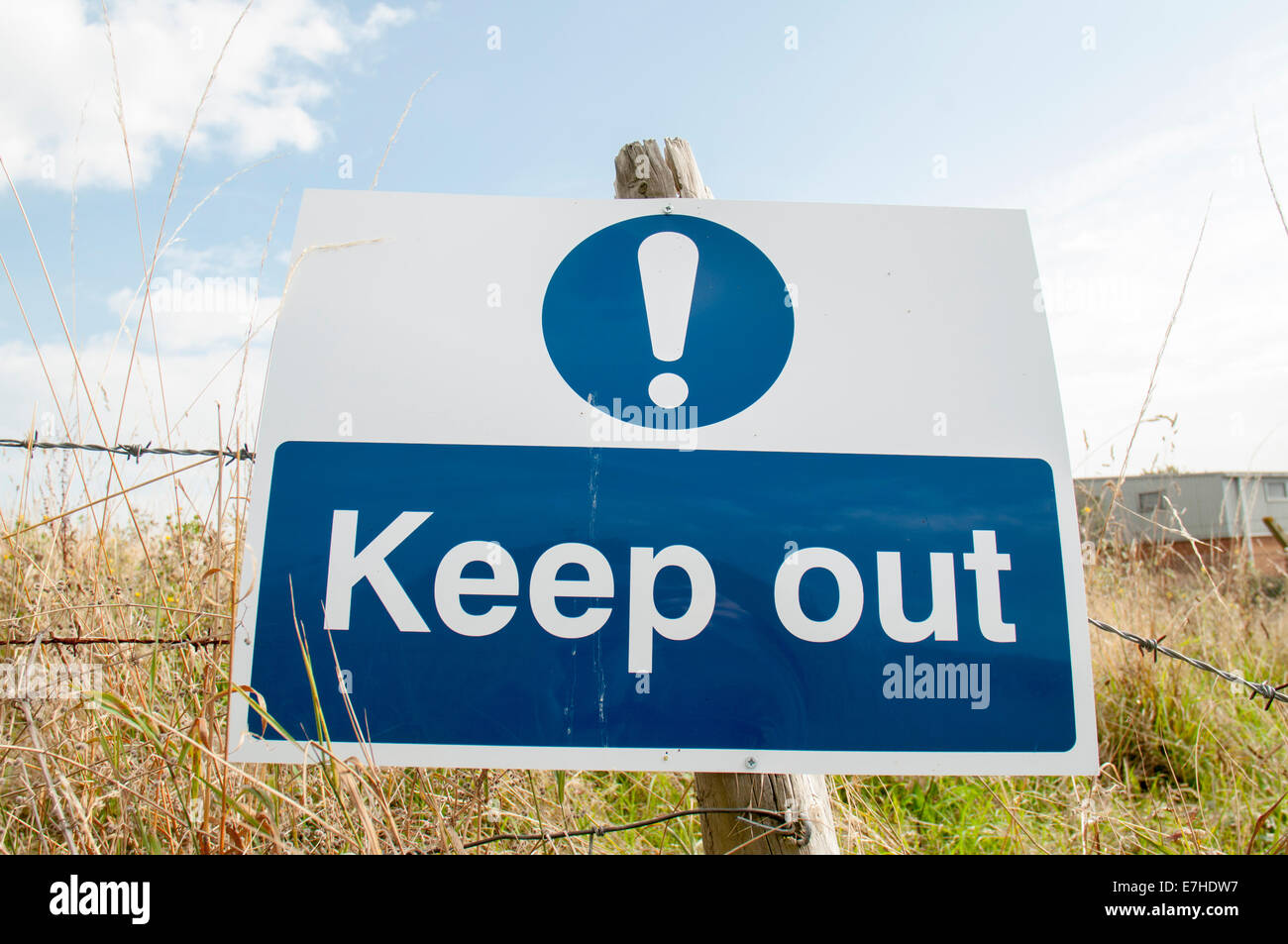 keep out sign on a fence Stock Photo - Alamy