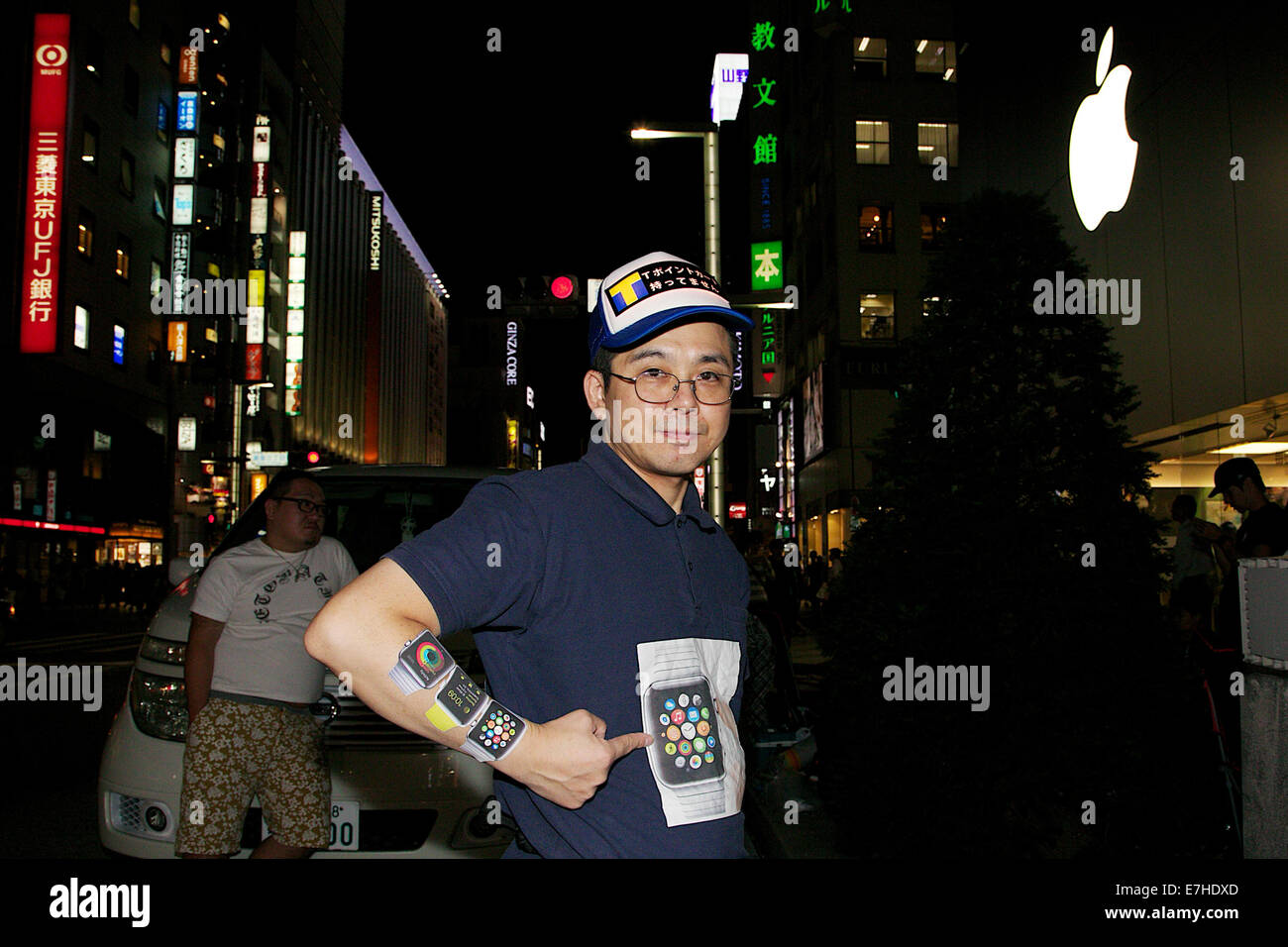 Tokyo, Japan. 18th Sep, 2014. Apple fans and professional queuers line ...