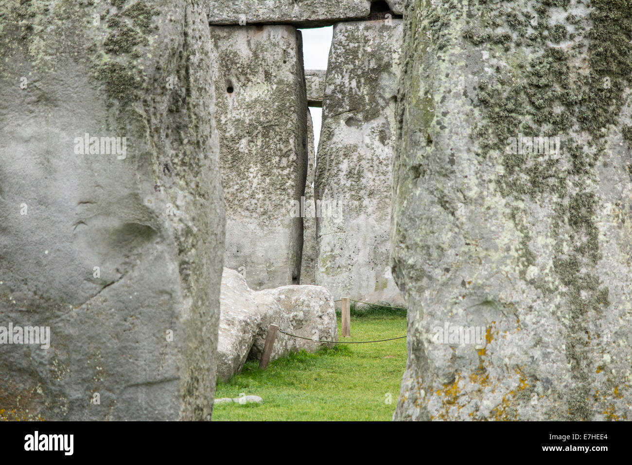 Sarsen stone stonehenge showing close hi-res stock photography and ...