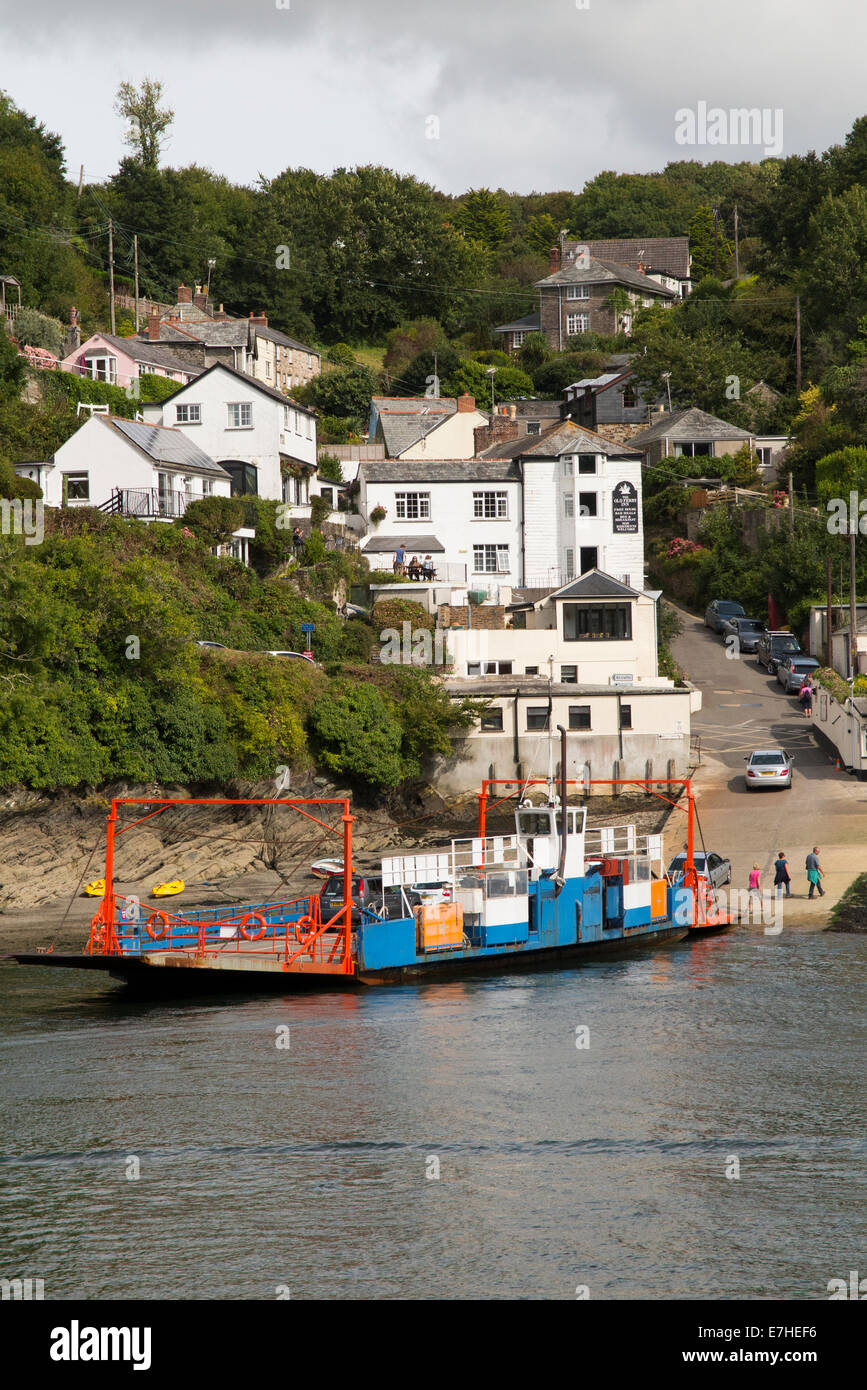 Cornish Bodinnick Vehicle Ferry between Bodinnick and Fowey in Cornwall ...