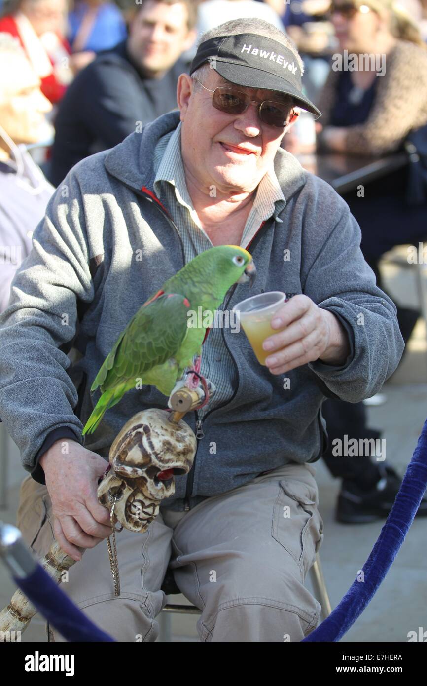 Hot weather pictures from Primrose Hill and Kings Road Chelsea ...