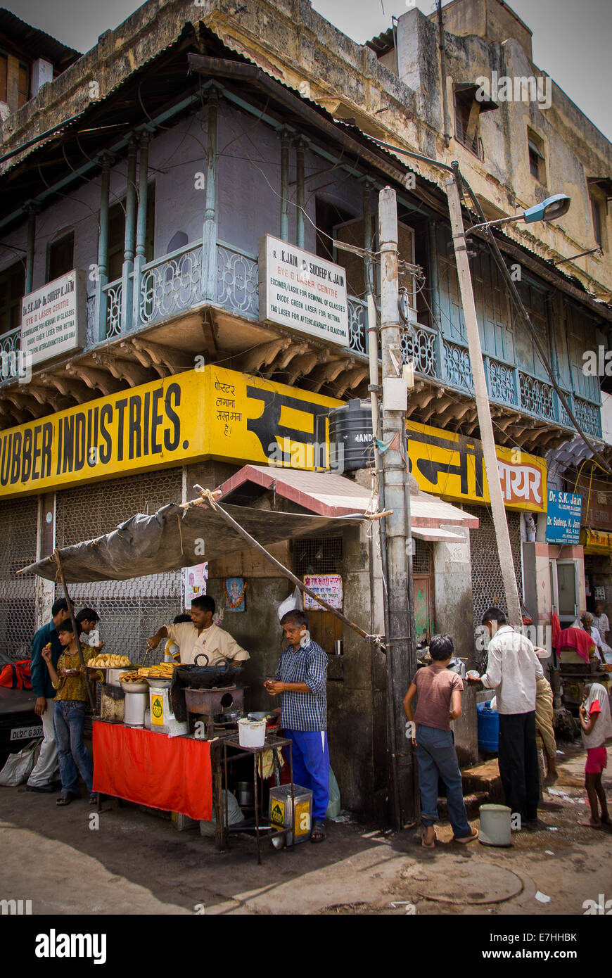 Stallholders and Street scene in Old Delhi market area, India Stock ...