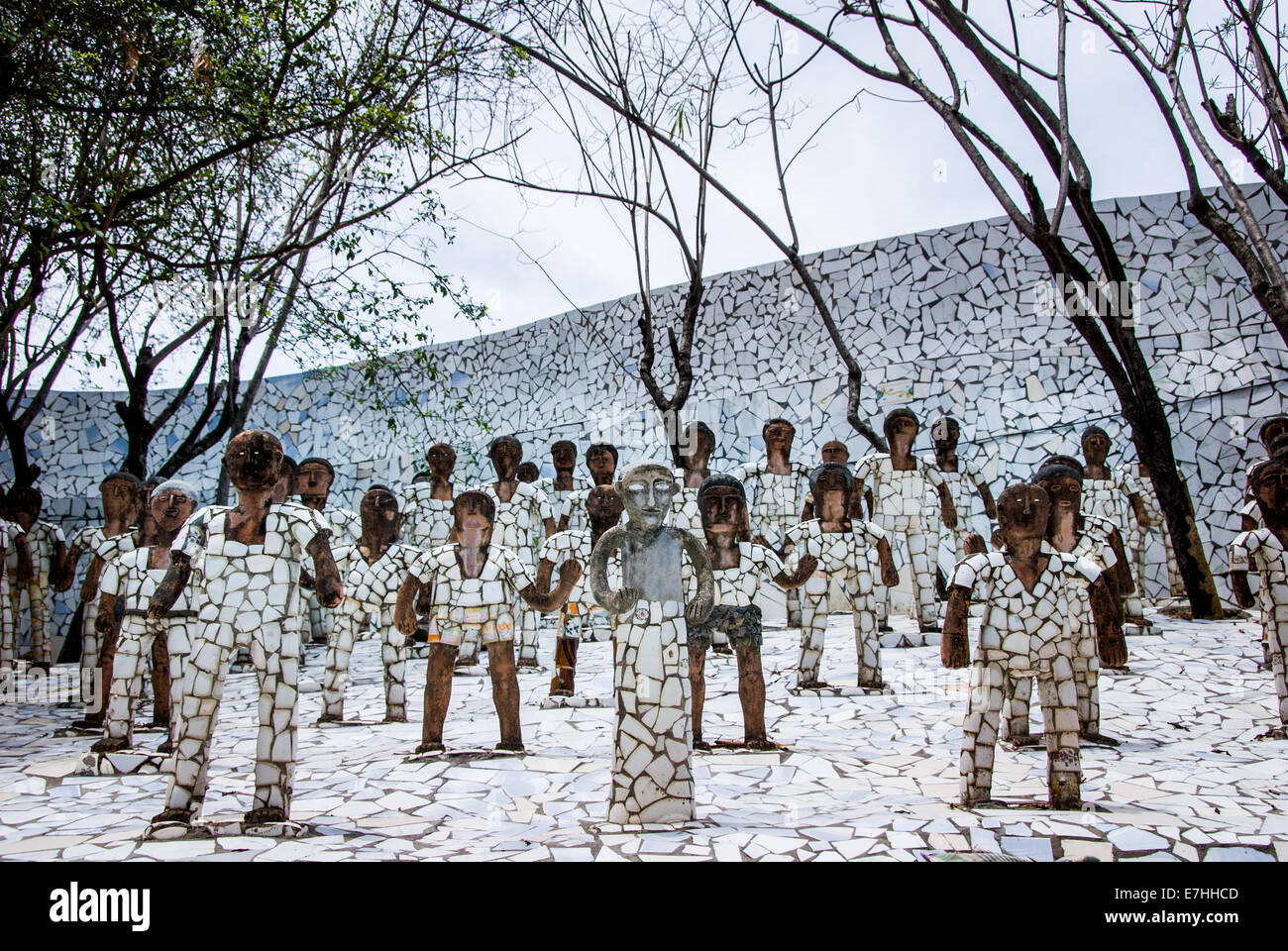 Sculptures rock garden nek chand hi-res stock photography and images ...