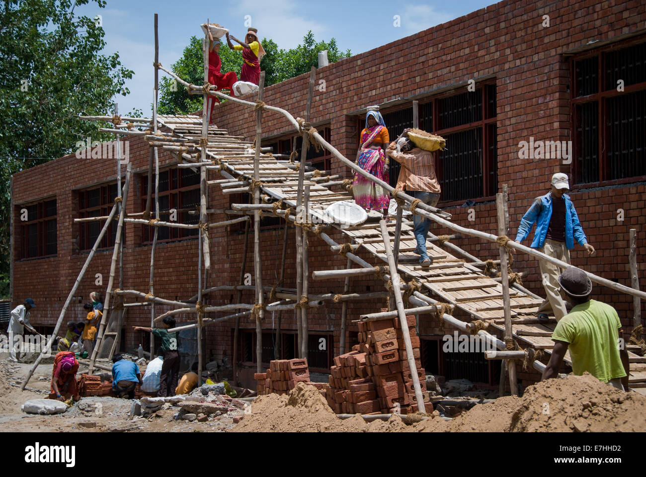 Poor Scaffolding High Resolution Stock Photography and Images - Alamy