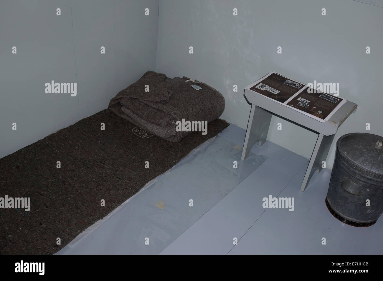 Nelson mandela's cell hi-res stock photography and images - Alamy