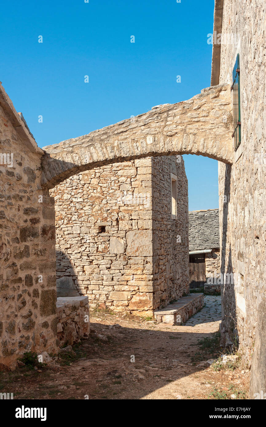 Stone arch in Humac village, Hvar island, Croatia Stock Photo - Alamy