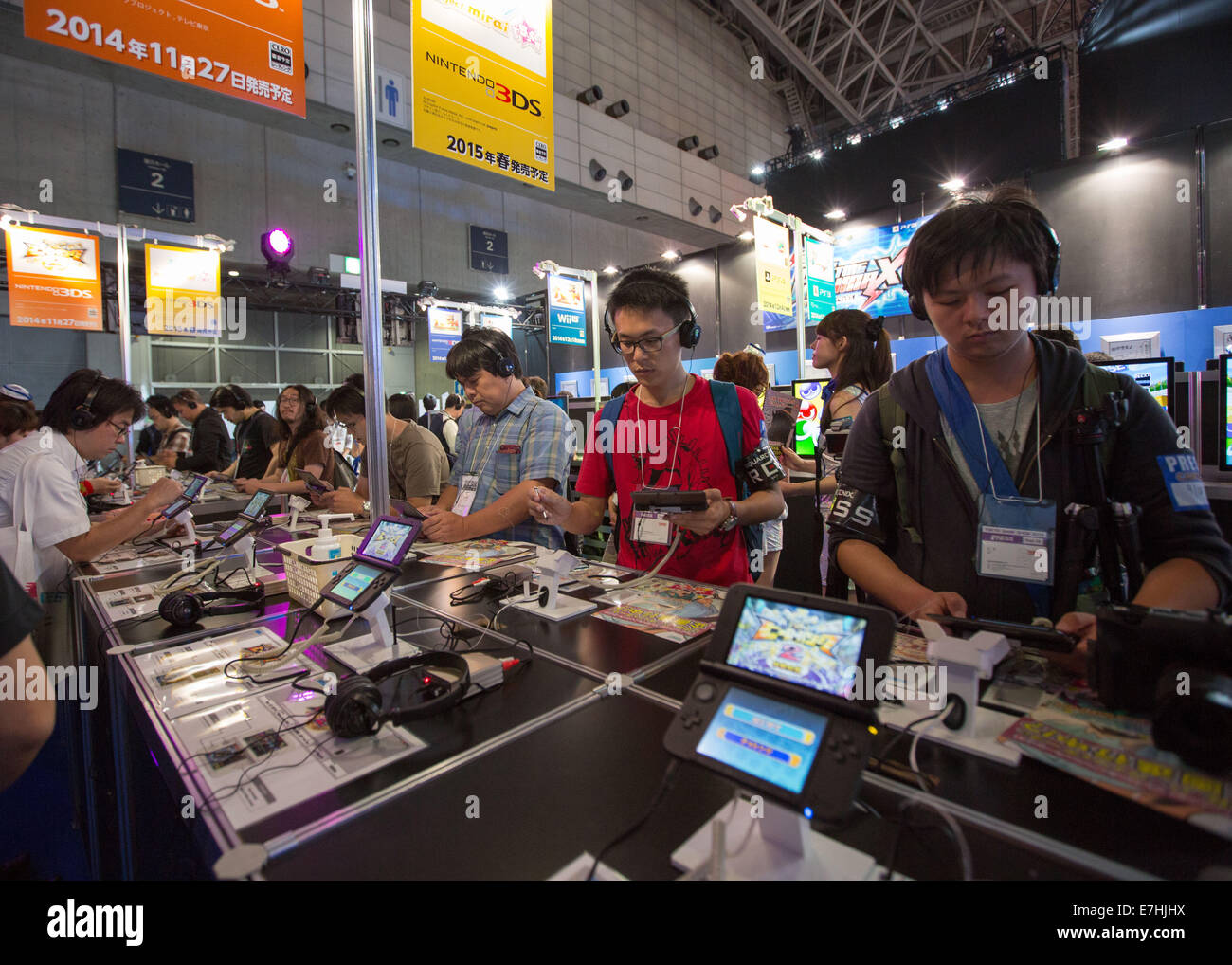 Chiba, Japan. 18th Sep, 2014. Visitors play a game on Nintendo 3DS ...