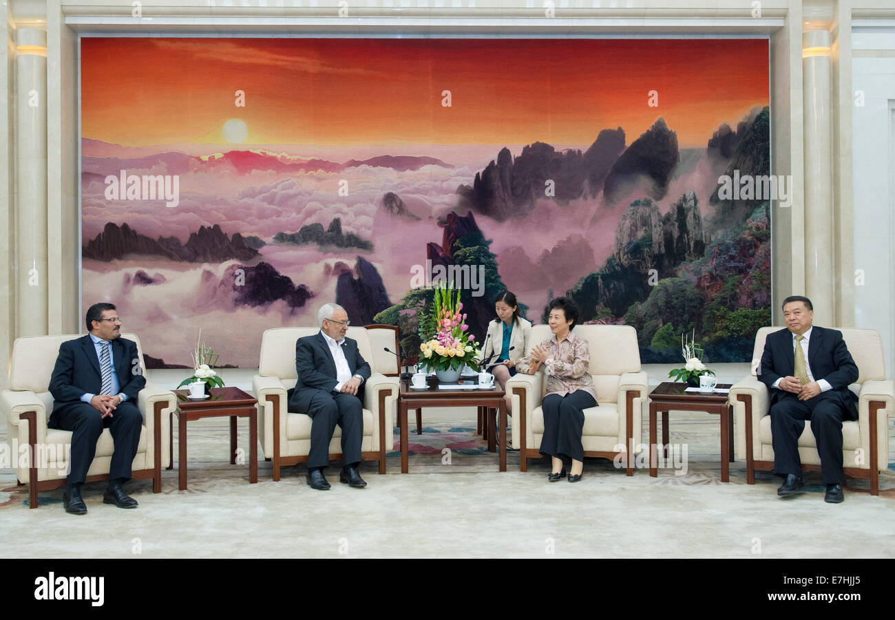 (140918) -- BEIJING, Sept. 18, 2014 (Xinhua) -- Yan Junqi (2nd R), vice ...