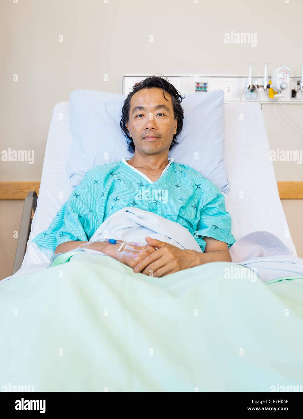 Reclining on hospital bed hi-res stock photography and images - Alamy