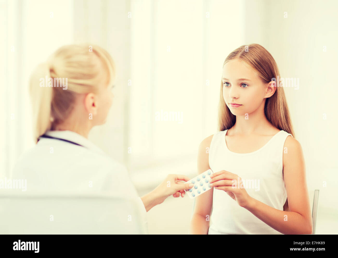 doctor giving tablets to child in hospital Stock Photo - Alamy
