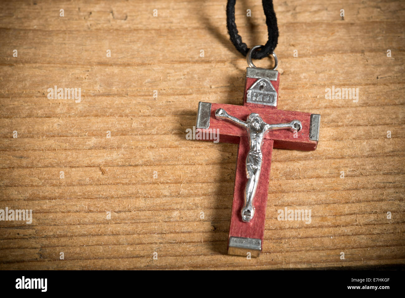 a cross on the old wooden desk Stock Photo - Alamy
