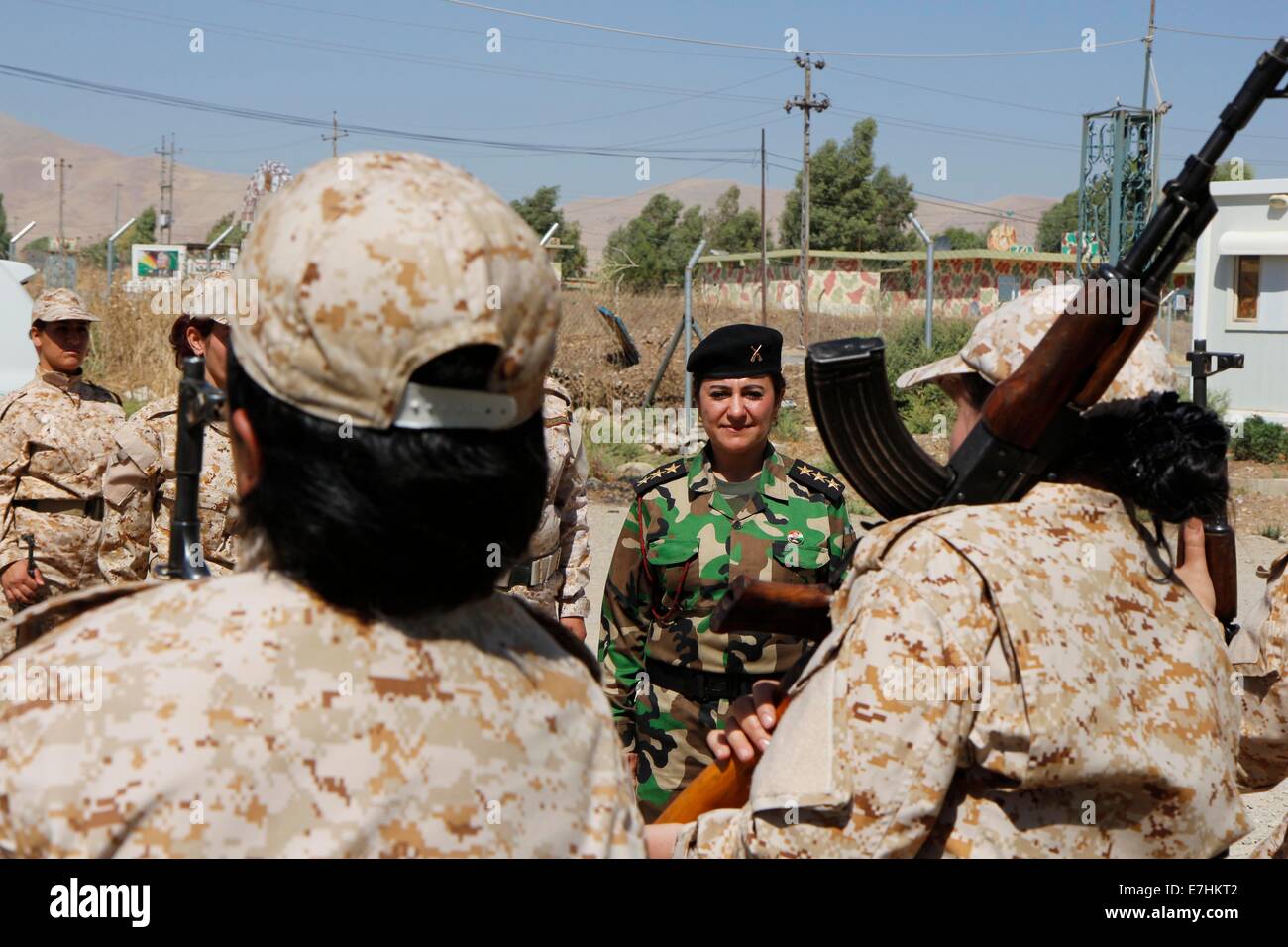 Female soldiers deployment hi-res stock photography and images - Alamy