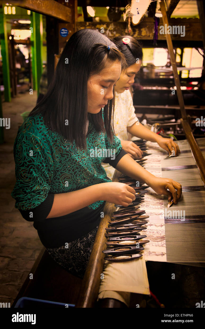 Asian factory workers hi-res stock photography and images - Alamy