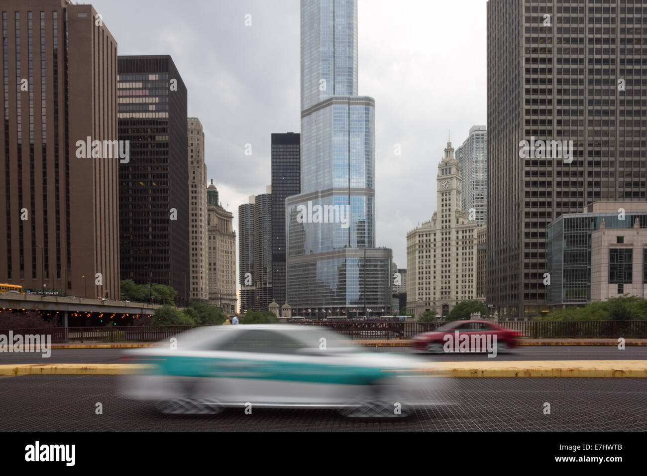 Road traffic in Chicago Stock Photo - Alamy