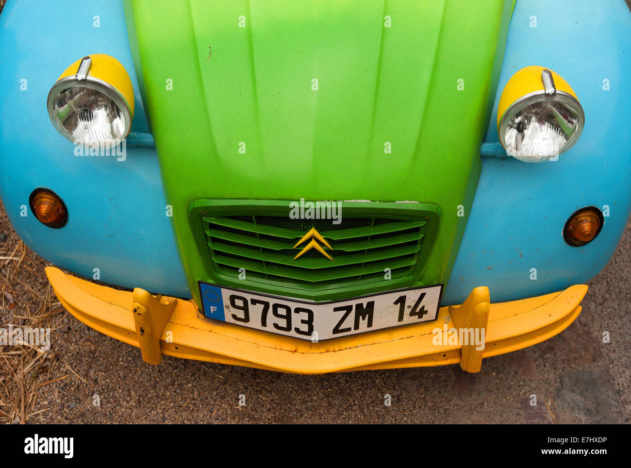 Old Green Citroen 2cv High Resolution Stock Photography and Images - Alamy
