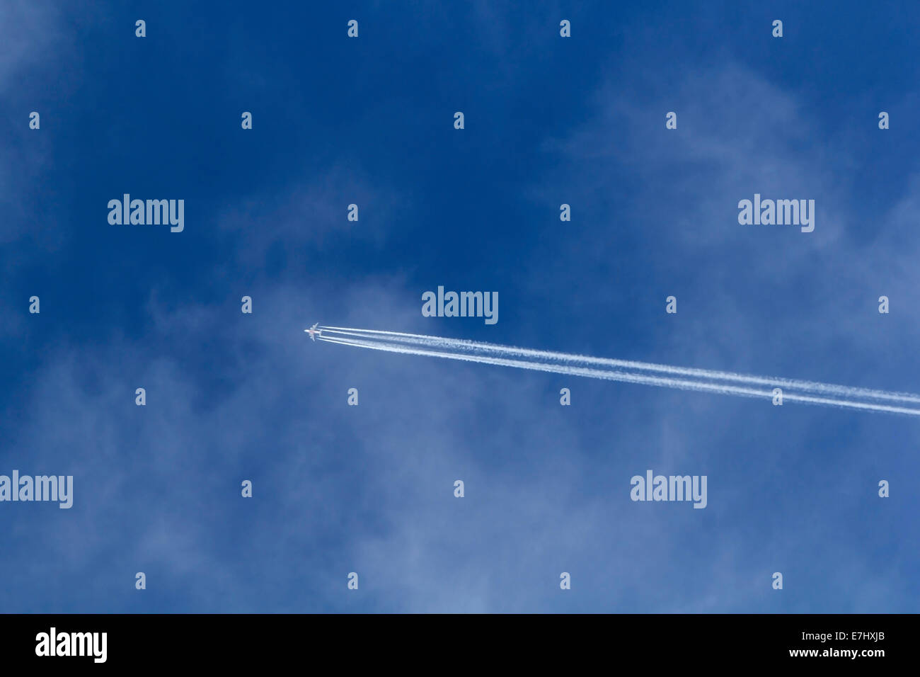 Aircraft wing sky contrail hi-res stock photography and images - Alamy