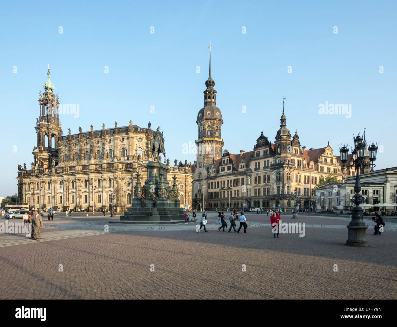 Square theaterplatz hi-res stock photography and images - Alamy