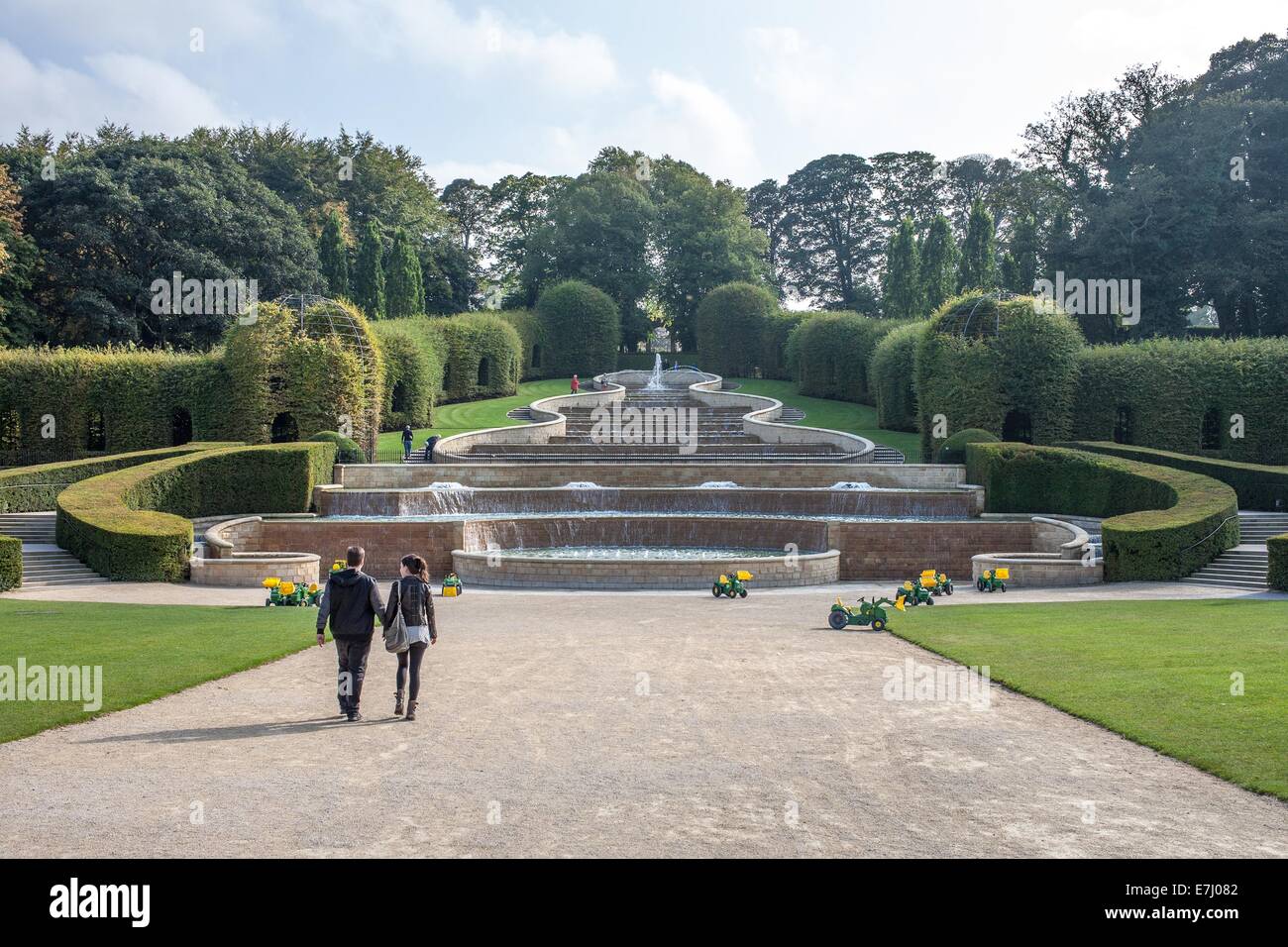 The alnwick garden water feature hi-res stock photography and images ...