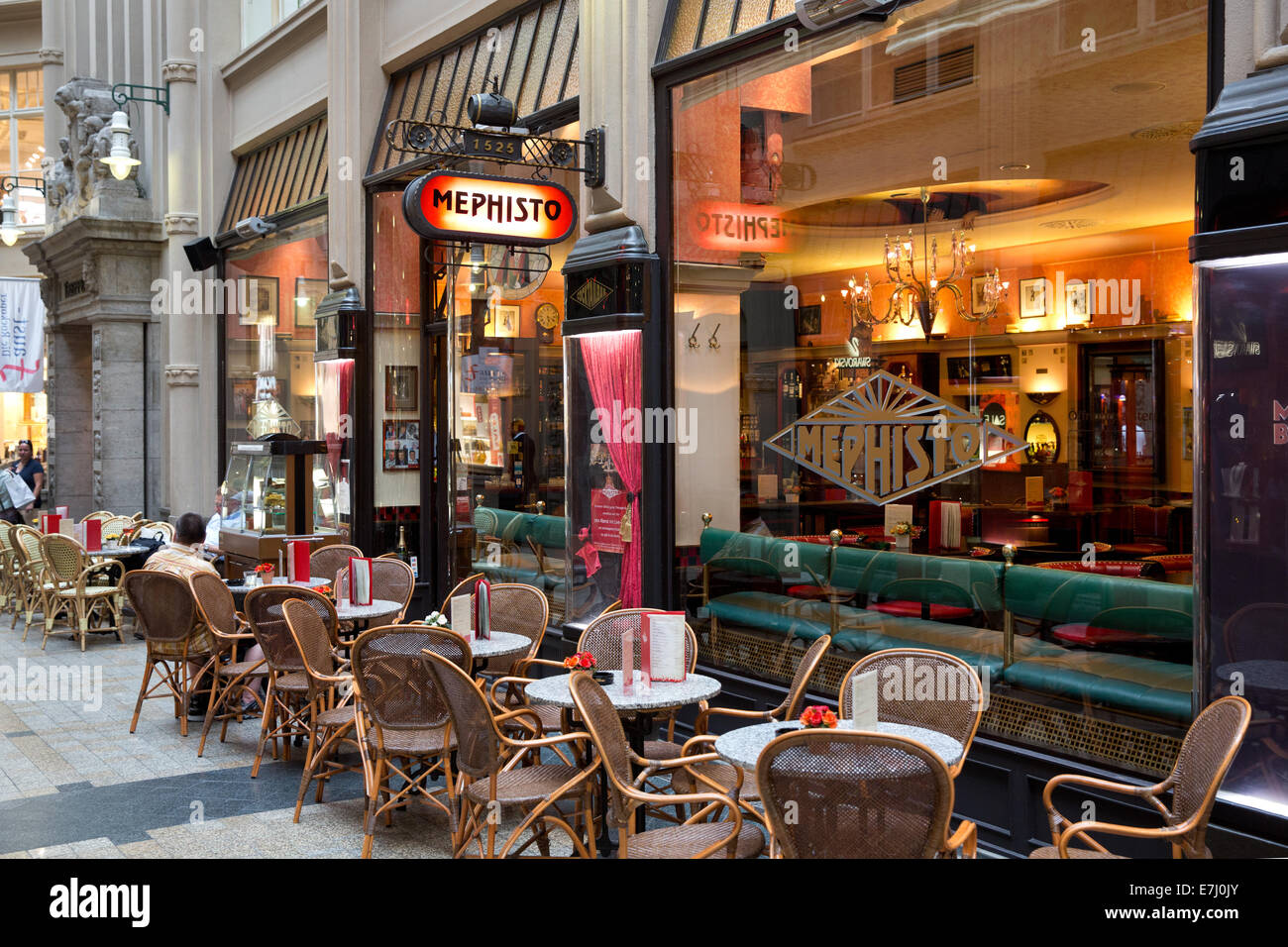 Mephisto cafe/restaurant in Oslo Stock Photo - Alamy