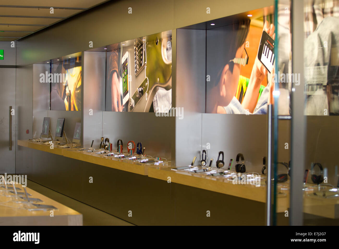 Apple victoria square hi-res stock photography and images - Alamy