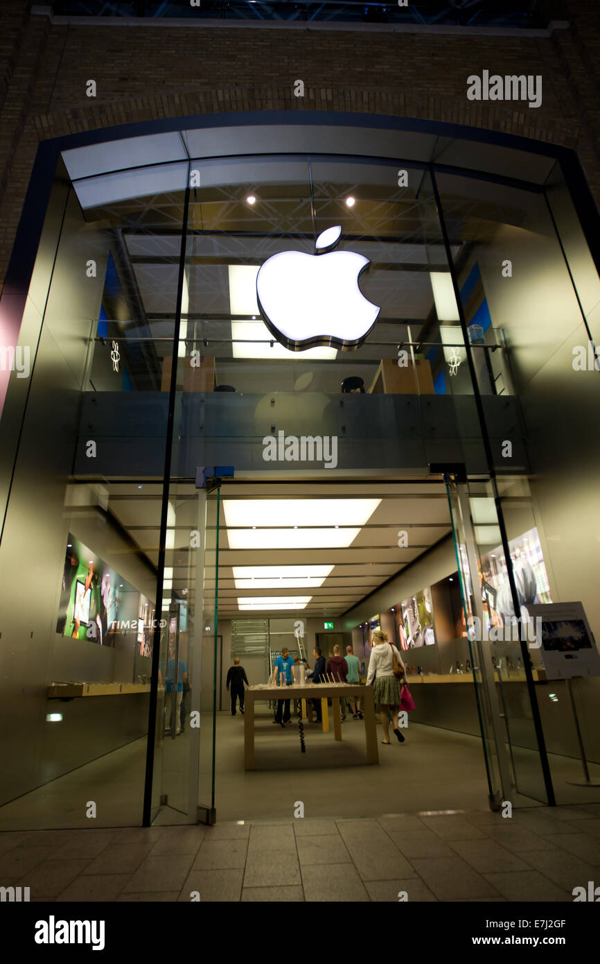 Blefast, Northern Ireland. 18th September, 2014. the Apple Shop Sign in ...