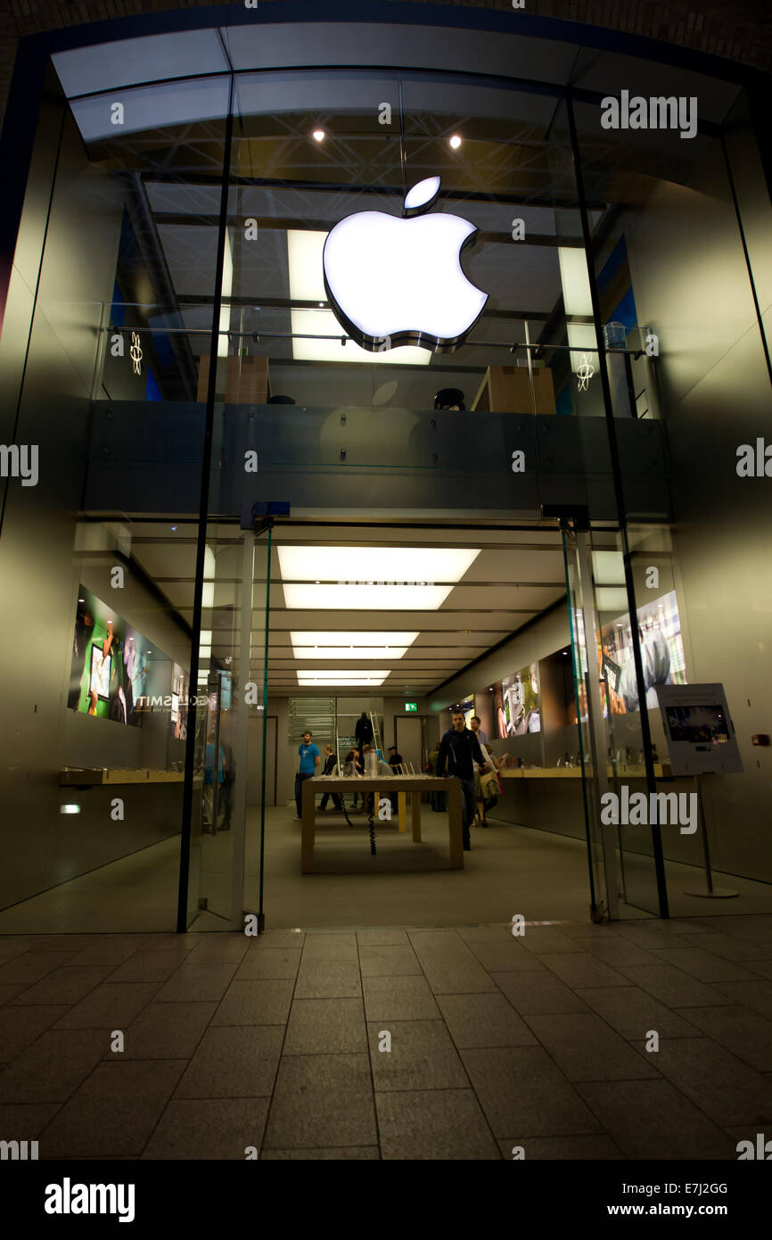 Blefast, Northern Ireland. 18th September, 2014. The Apple Shop Sign in ...