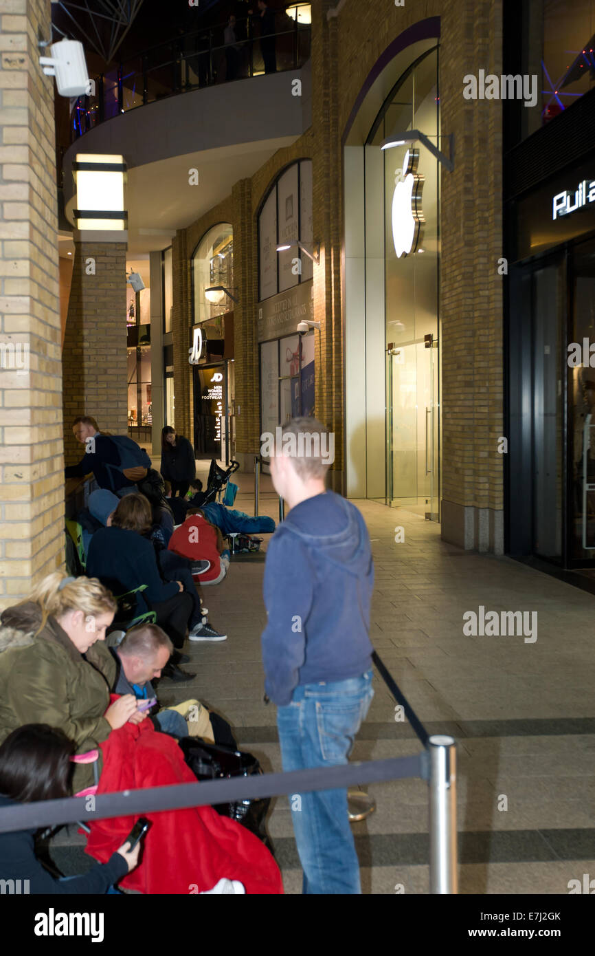 Apple victoria square hi-res stock photography and images - Alamy