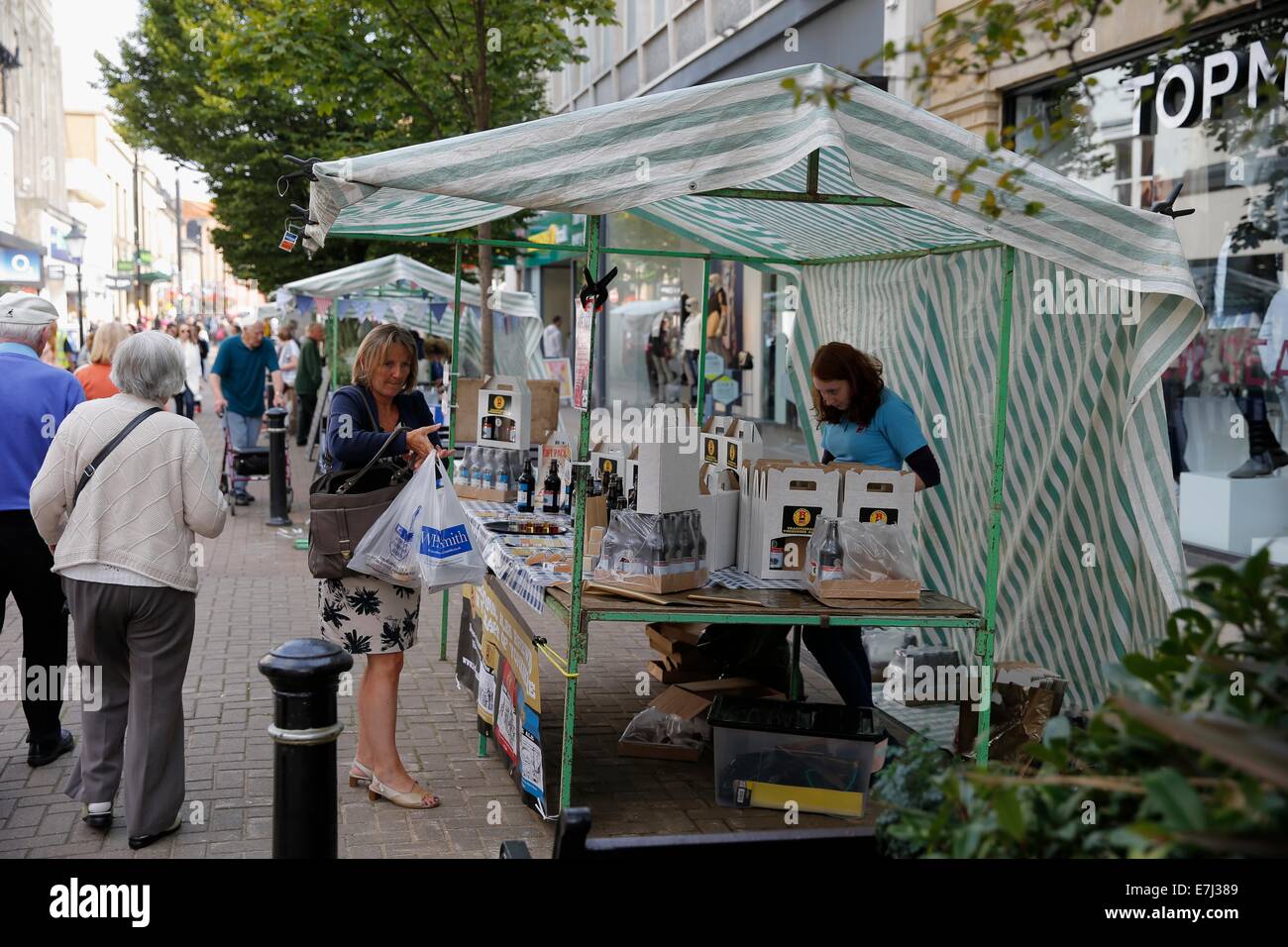 Harrogate Shops and People Stock Photo - Alamy