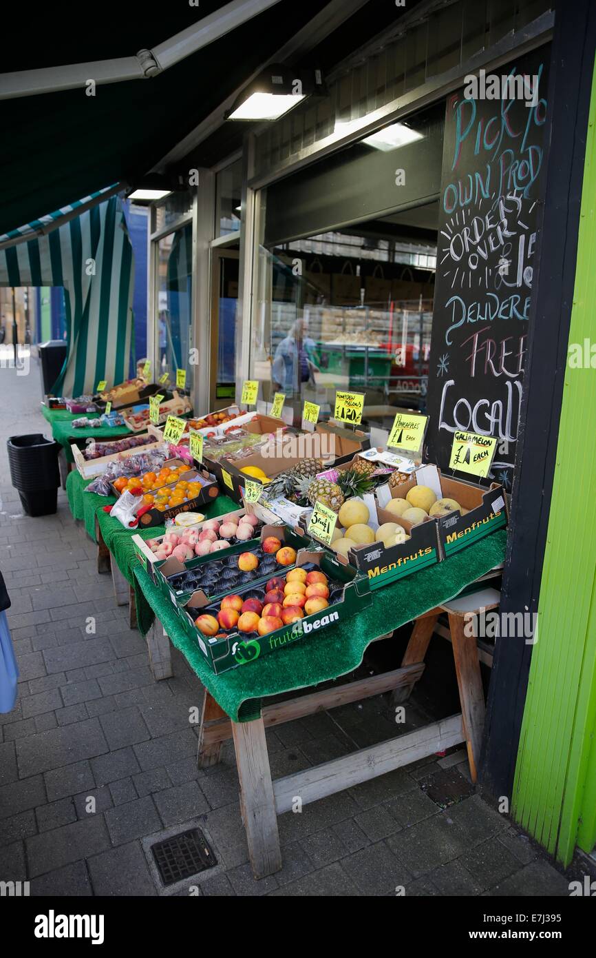 Harrogate Shops and People Stock Photo - Alamy