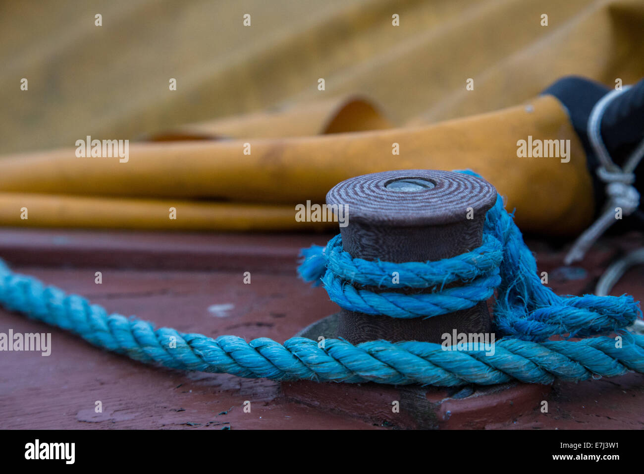 Rope and cleat hi-res stock photography and images - Alamy